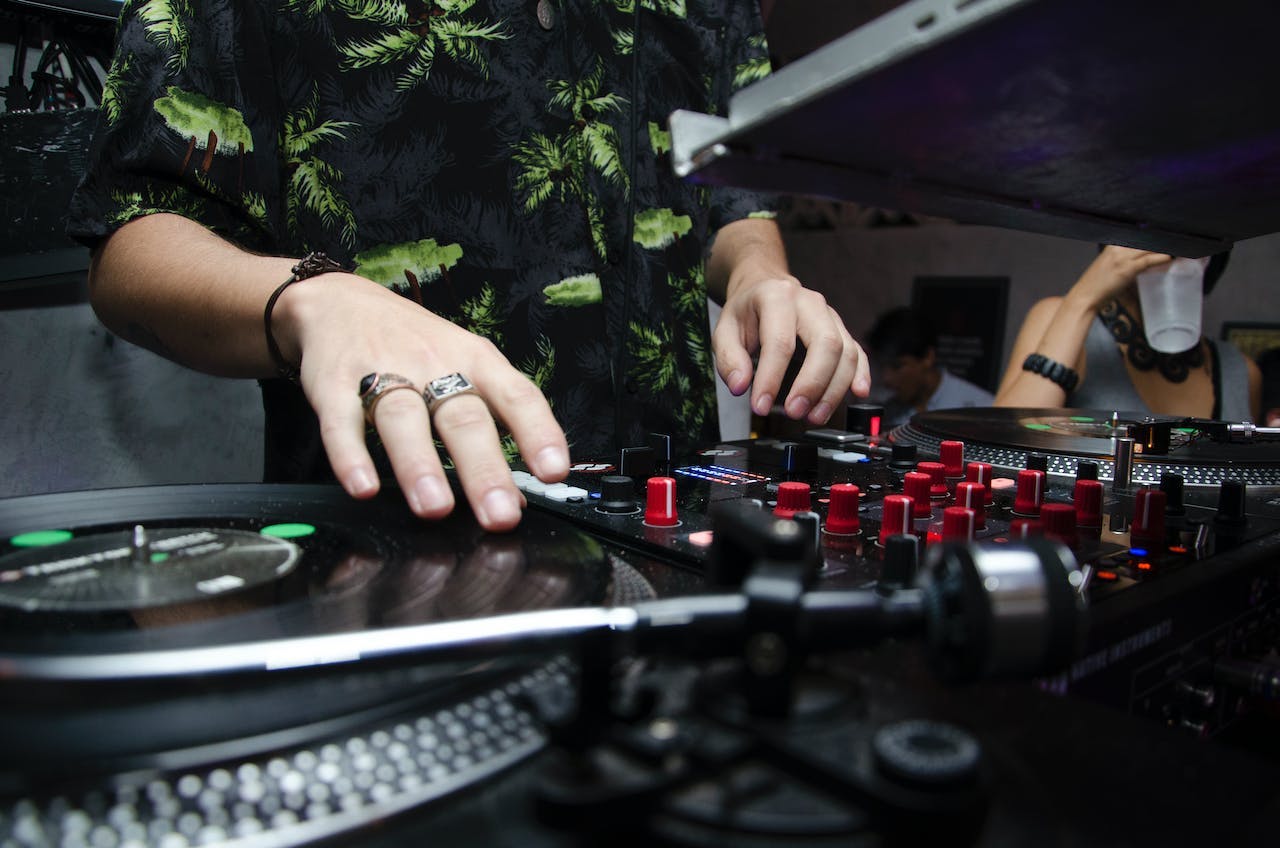 Best Chicago Wedding DJ Services - Top Rated |Chicago Top DJ